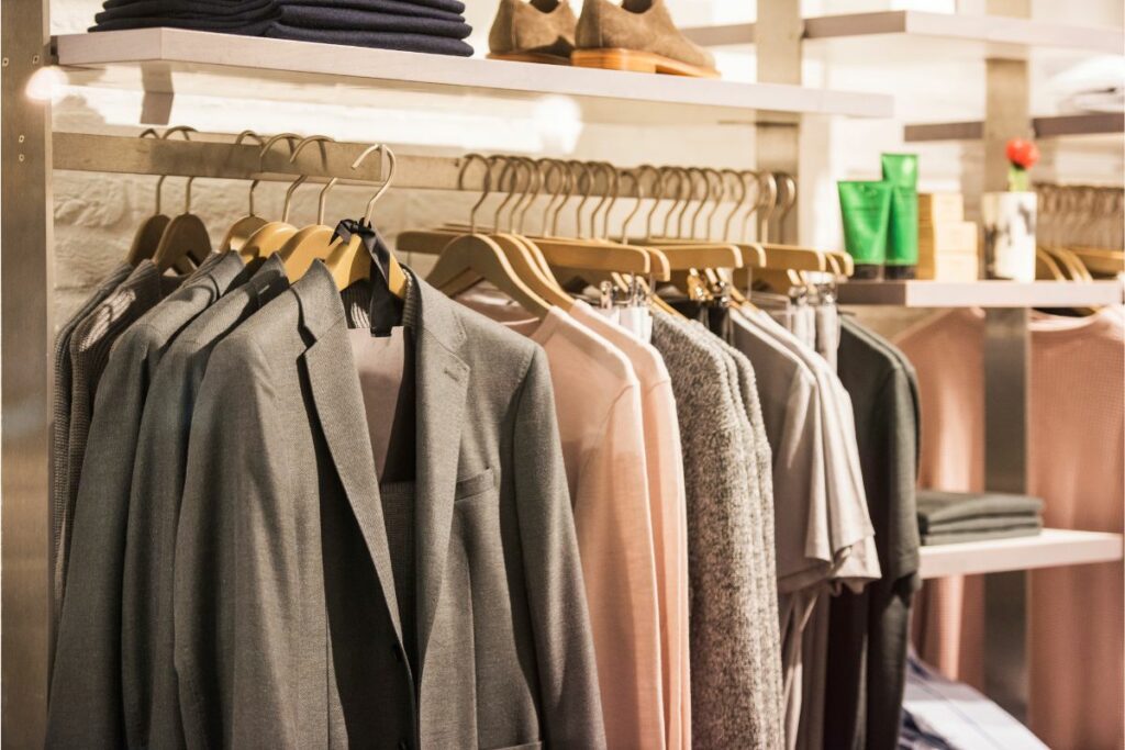 What Color Clothes Should You Wear With Gray? 7 Fashionable Options ...